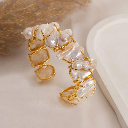 Perfectly Average: Trendsetting Gold Jewelry & Accessories