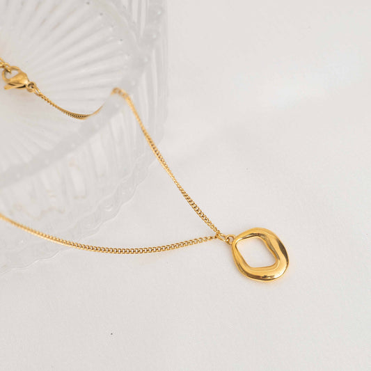 Perfectly Average: Trendsetting Gold Jewelry & Accessories