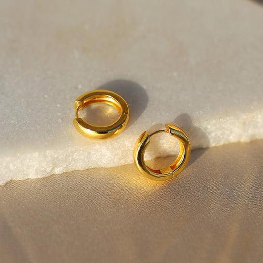 Perfectly Average: Trendsetting Gold Jewelry & Accessories