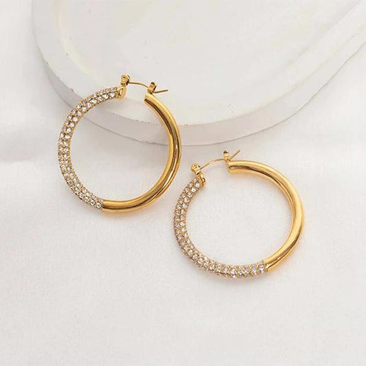 Perfectly Average: Trendsetting Gold Jewelry & Accessories