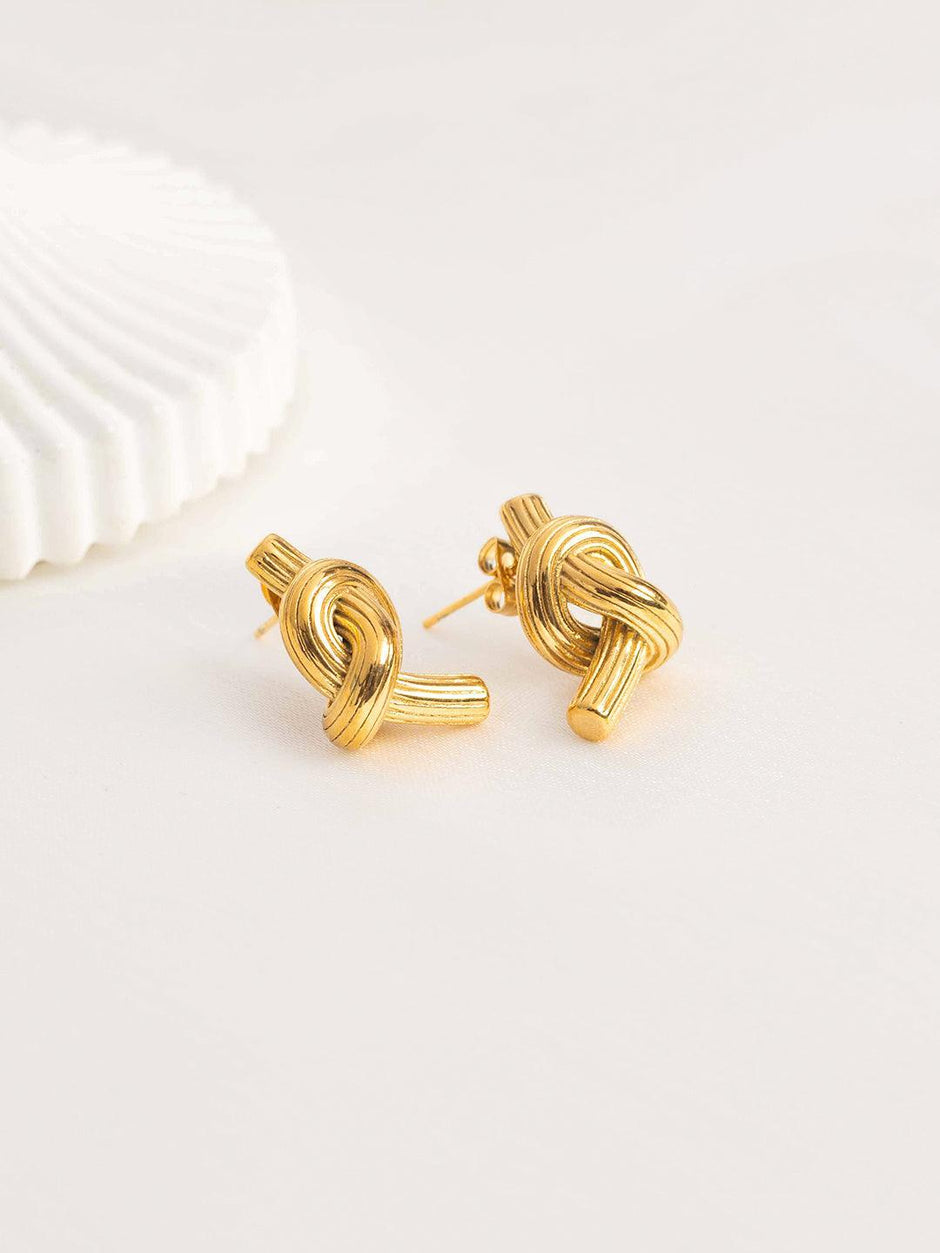 Perfectly Average: Trendsetting Gold Jewelry & Accessories