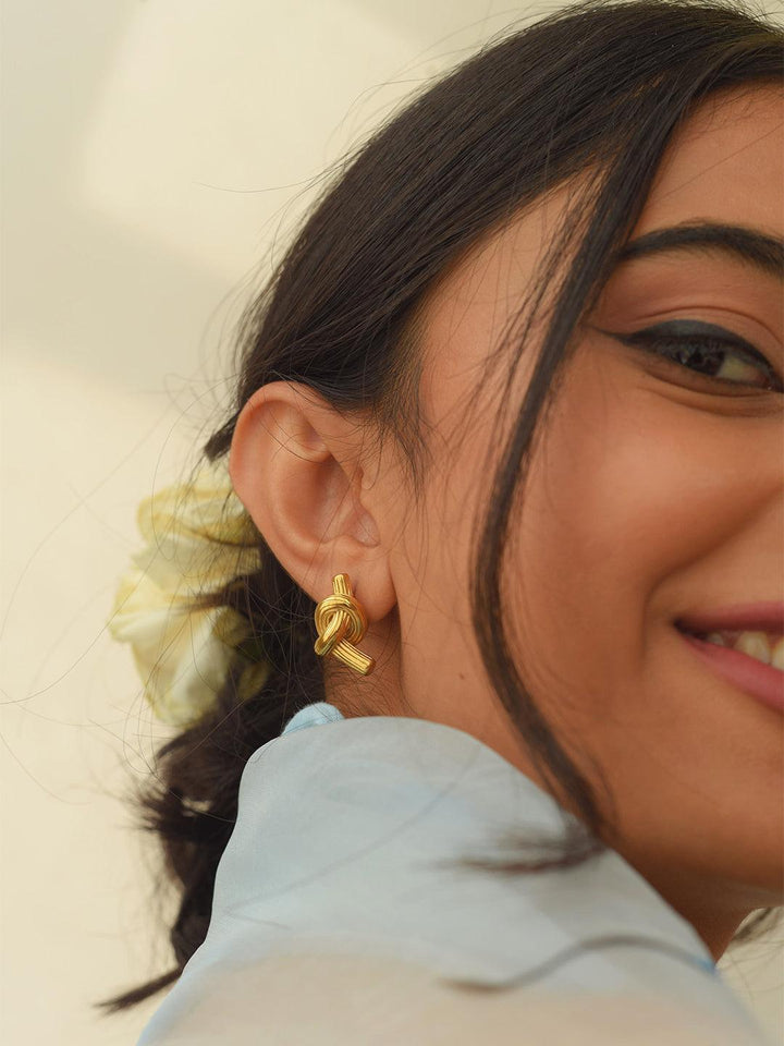 Perfectly Average: Trendsetting Gold Jewelry & Accessories