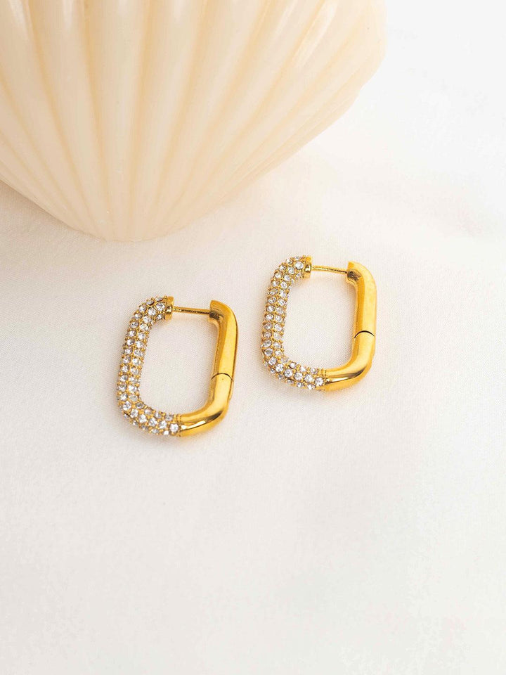 Perfectly Average: Trendsetting Gold Jewelry & Accessories