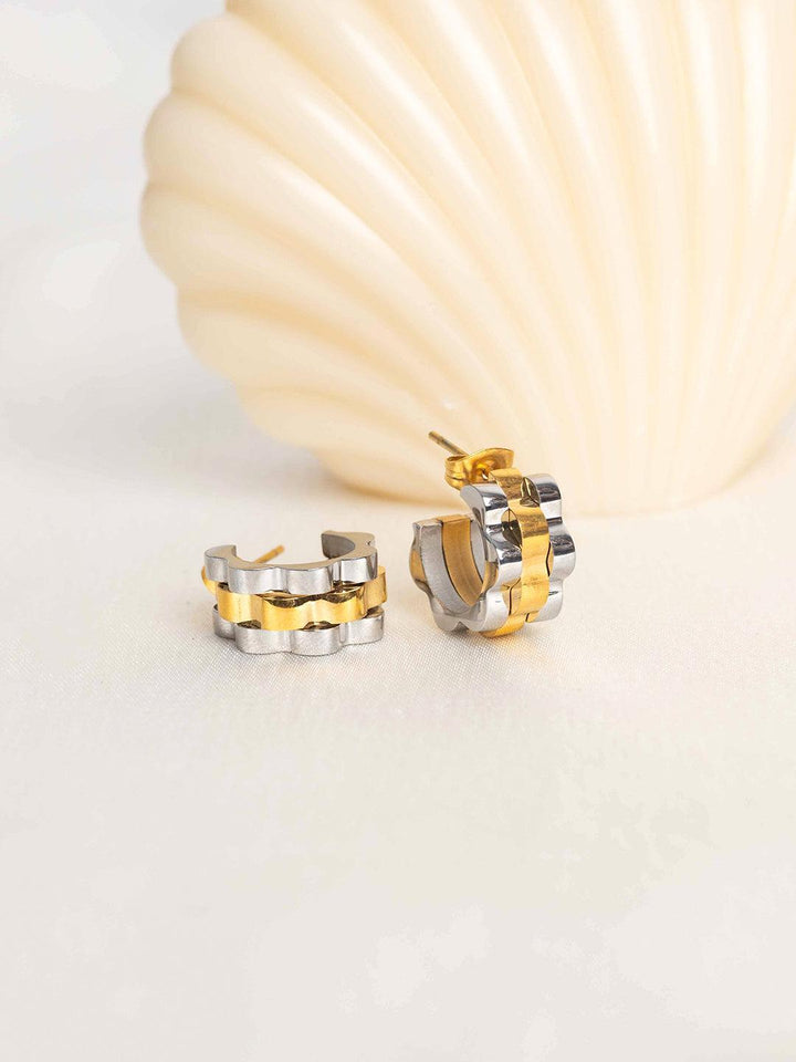 Perfectly Average: Trendsetting Gold Jewelry & Accessories