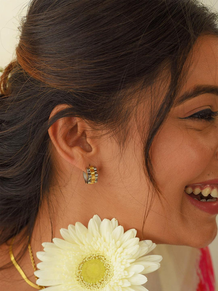 Perfectly Average: Trendsetting Gold Jewelry & Accessories