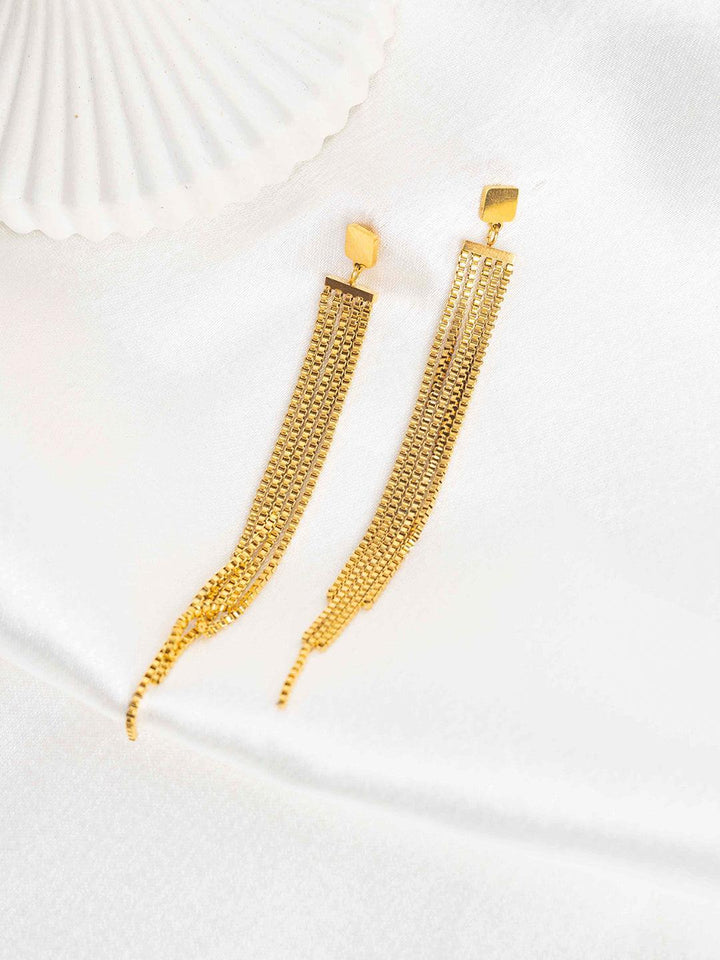 Perfectly Average: Trendsetting Gold Jewelry & Accessories