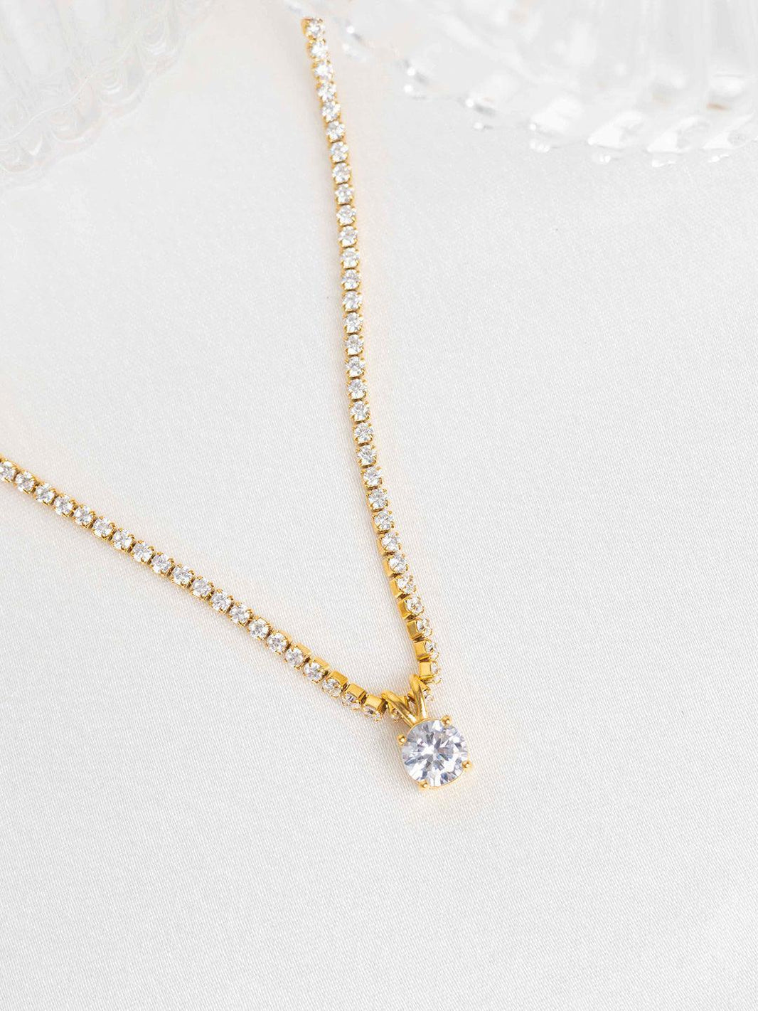 Perfectly Average: Trendsetting Gold Jewelry & Accessories