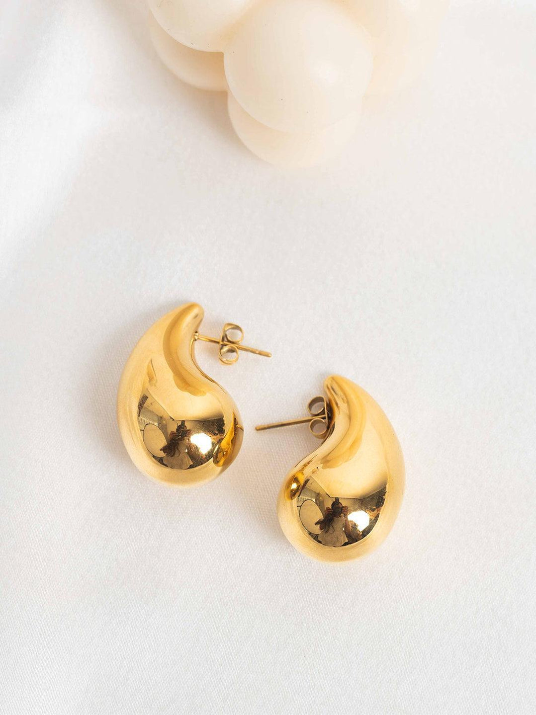 Perfectly Average: Trendsetting Gold Jewelry & Accessories