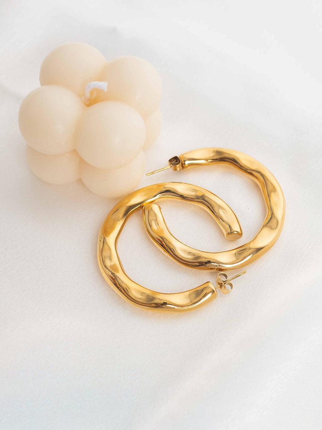Perfectly Average: Trendsetting Gold Jewelry & Accessories